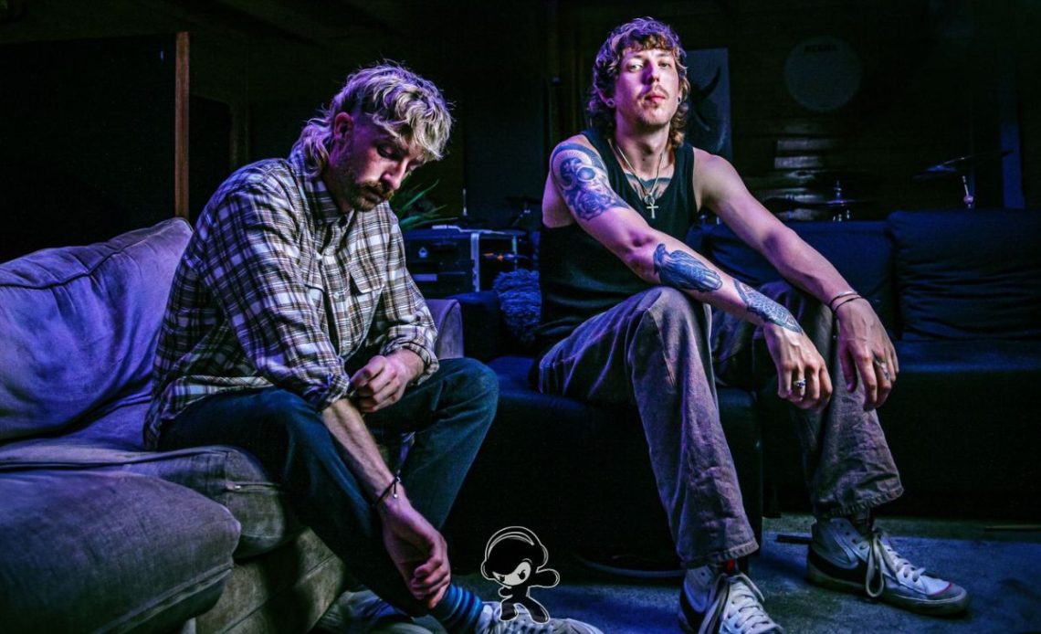 pale eyes - Insidious (Pop Rock)